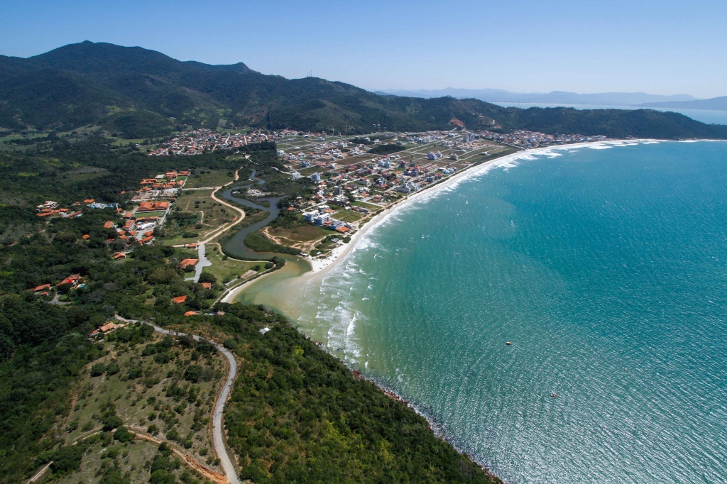 Praia de Palmas oferece tranquilidade em meio às belas paisagens | Qual ...