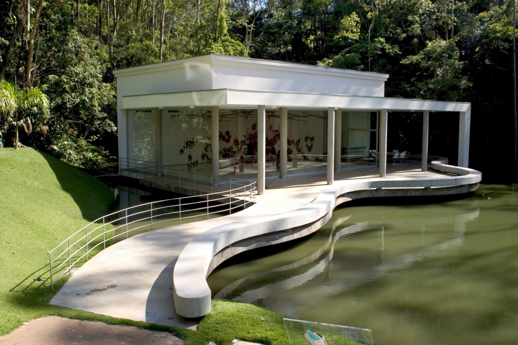 Inhotim tem obras de arte contemporânea de relevância internacional ...